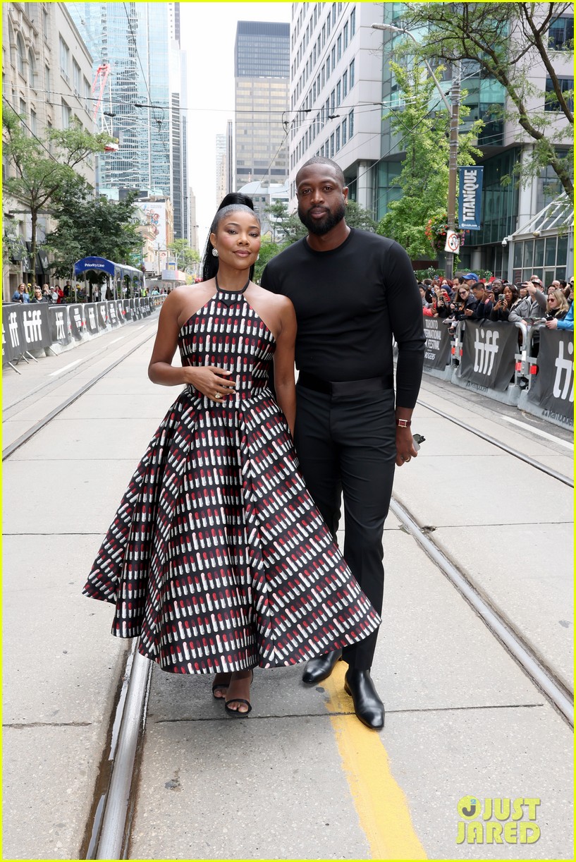 Jennifer Coolidge & Gabrielle Union Get Support from Dwyane Wade at ...