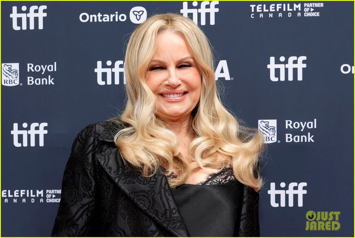 Jennifer Coolidge & Gabrielle Union Get Support from Dwyane Wade at ...