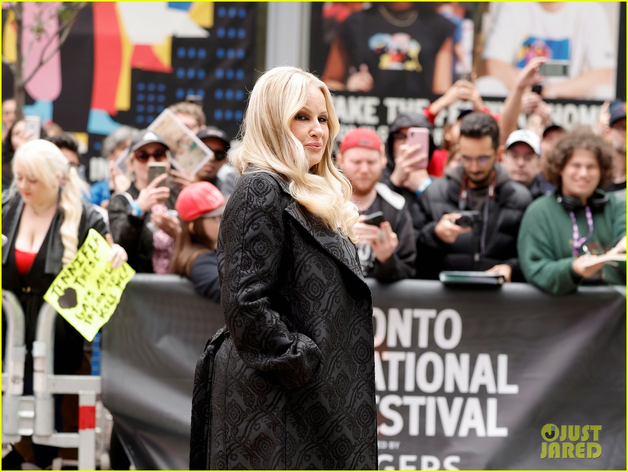 Jennifer Coolidge & Gabrielle Union Get Support from Dwyane Wade at ...