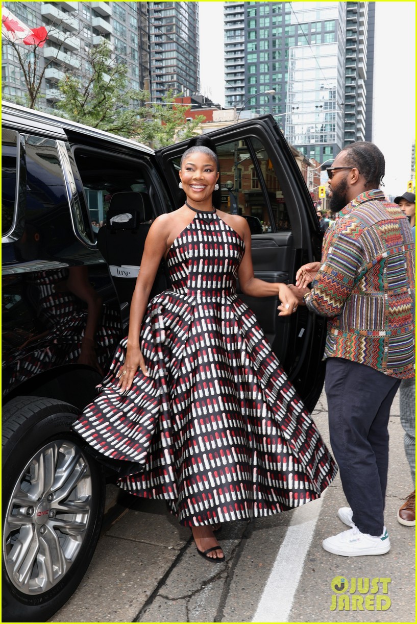 Jennifer Coolidge & Gabrielle Union Get Support from Dwyane Wade at ...