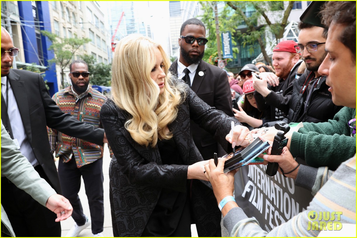 Jennifer Coolidge & Gabrielle Union Get Support from Dwyane Wade at ...