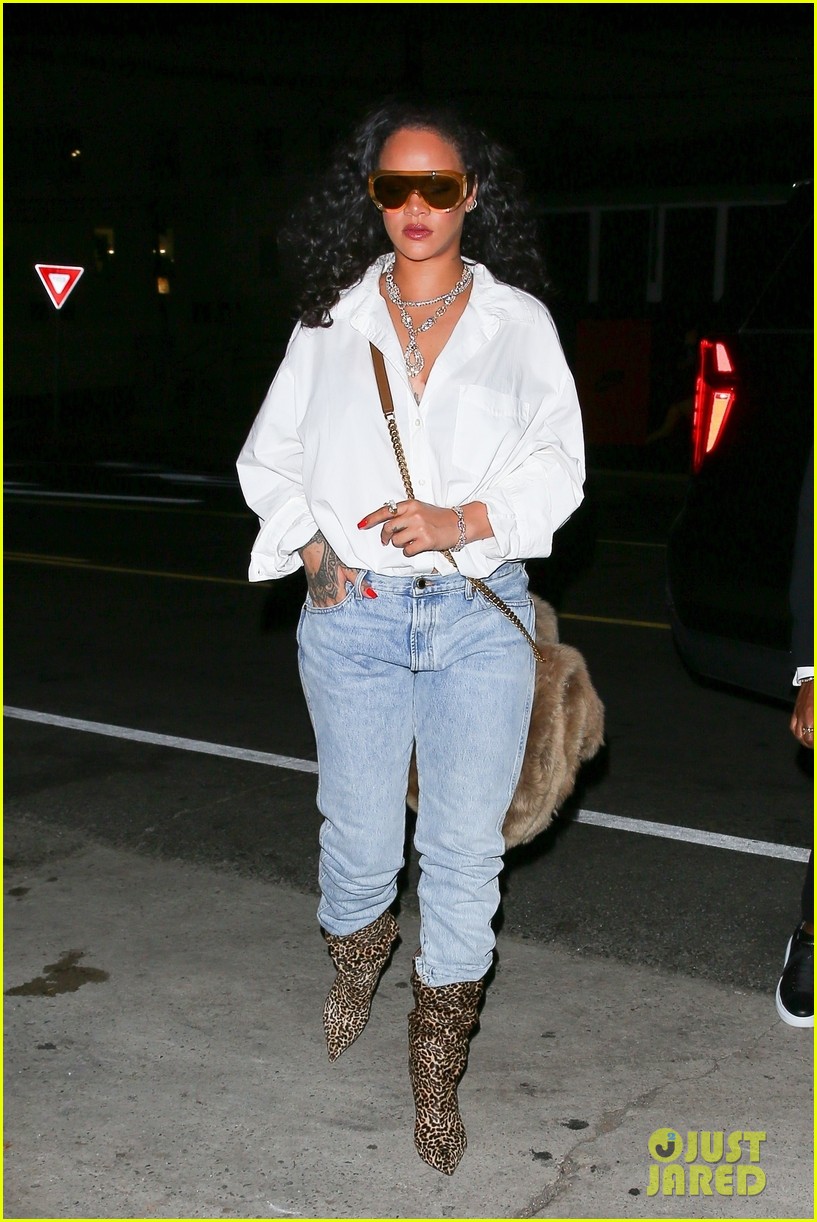 Rihanna is Effortlessly Cool in Casual Look While Grabbing Dinner at ...