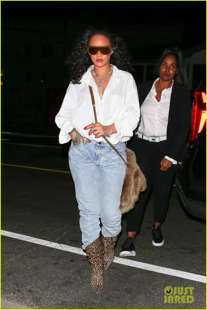 Rihanna is Effortlessly Cool in Casual Look While Grabbing Dinner at ...