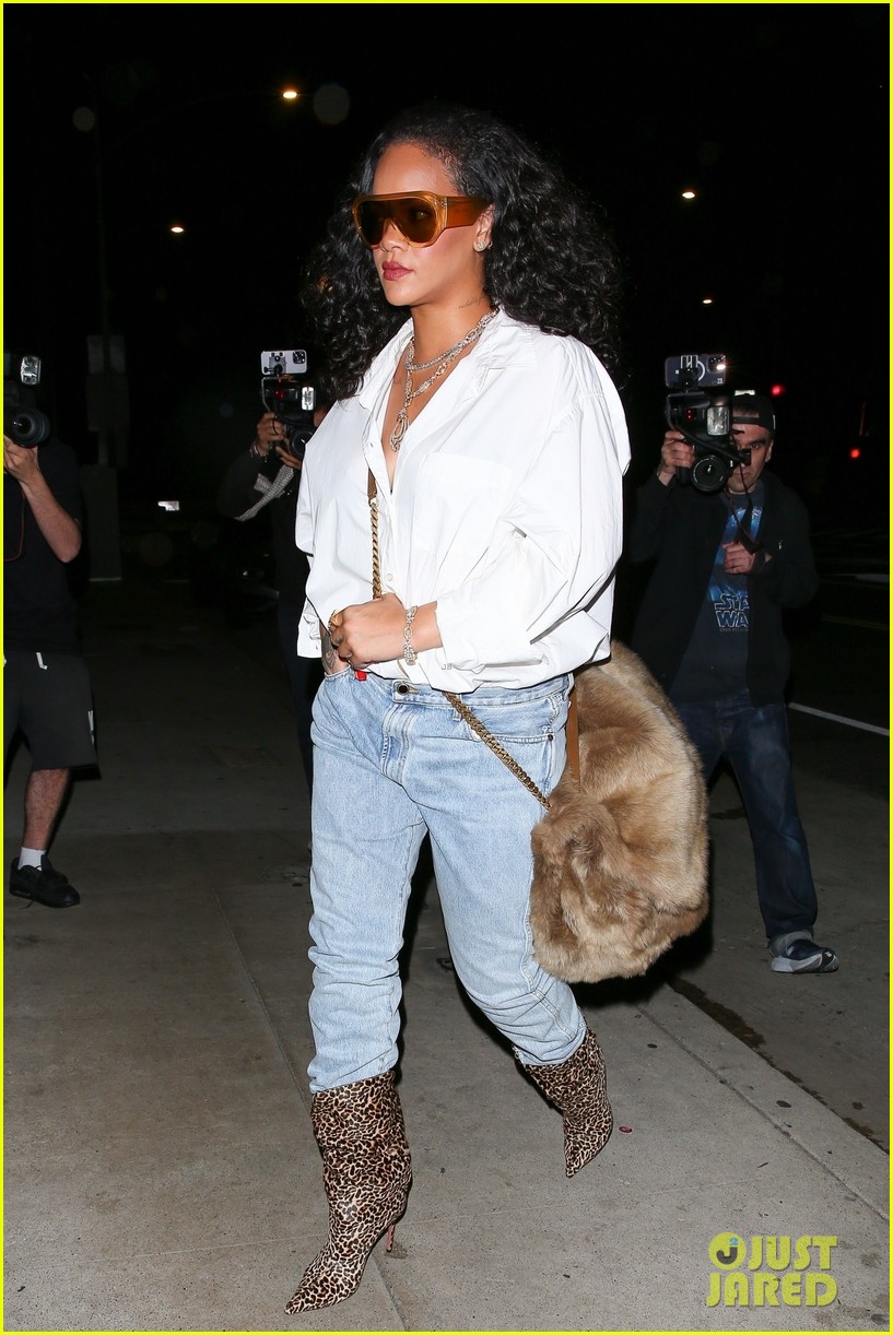 Rihanna is Effortlessly Cool in Casual Look While Grabbing Dinner at ...