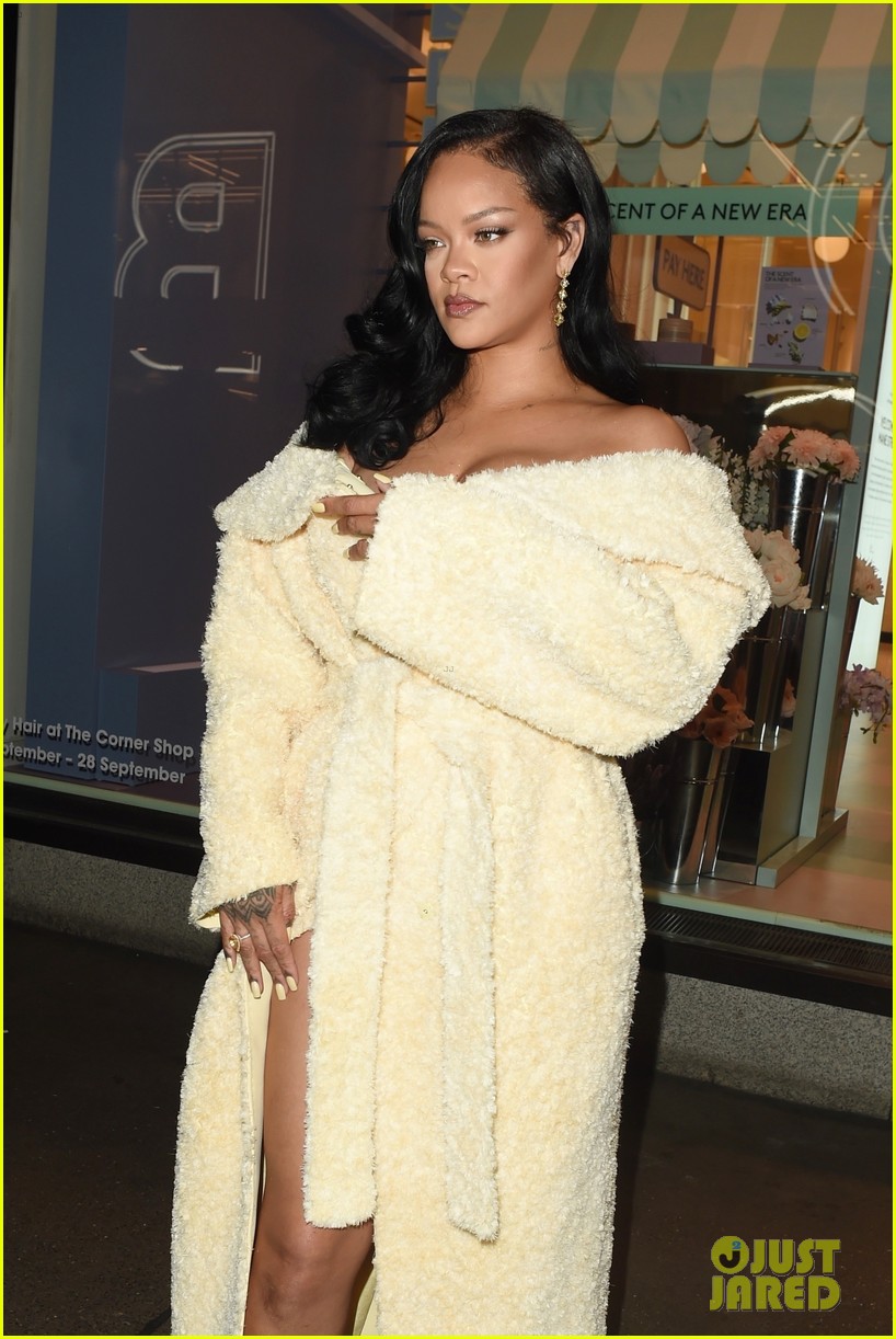 Rihanna Looks Amazing Launching Fenty Hair in London: Photo 5076902 ...