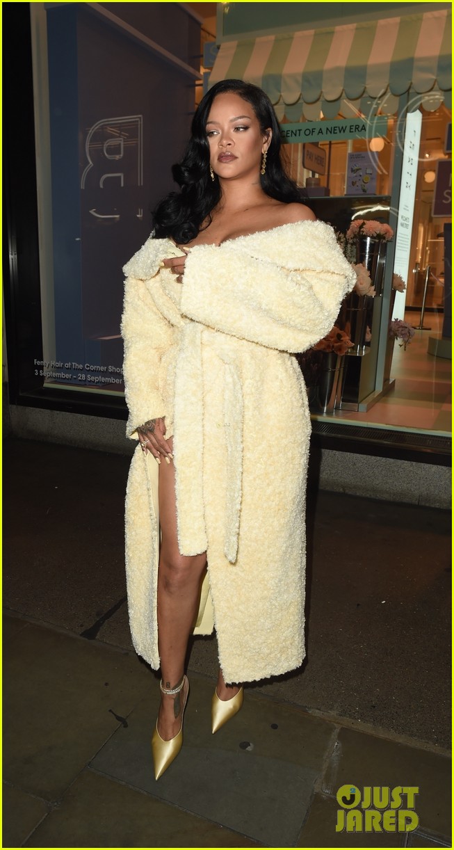 Rihanna Looks Amazing Launching Fenty Hair in London: Photo 5076922 ...
