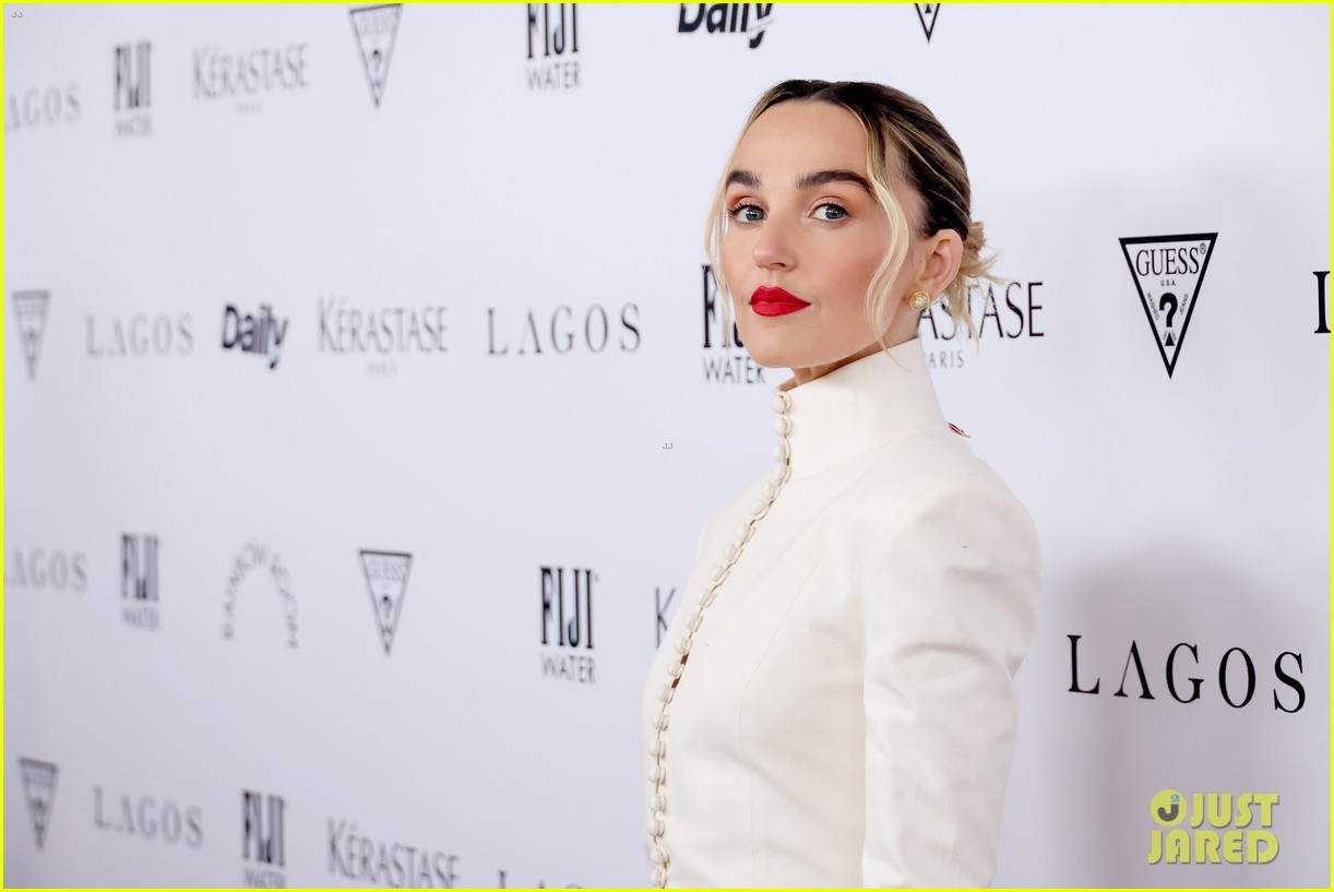 Rihanna Makes Surprise Appearance at Daily Front Row Fashion Media ...