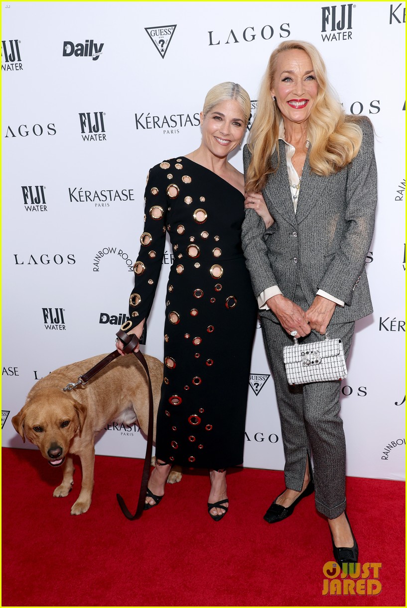 Rihanna Makes Surprise Appearance at Daily Front Row Fashion Media ...