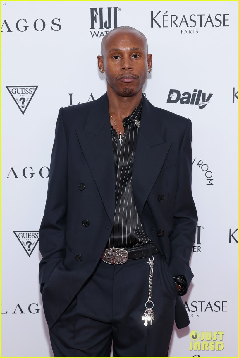 Rihanna Makes Surprise Appearance at Daily Front Row Fashion Media ...