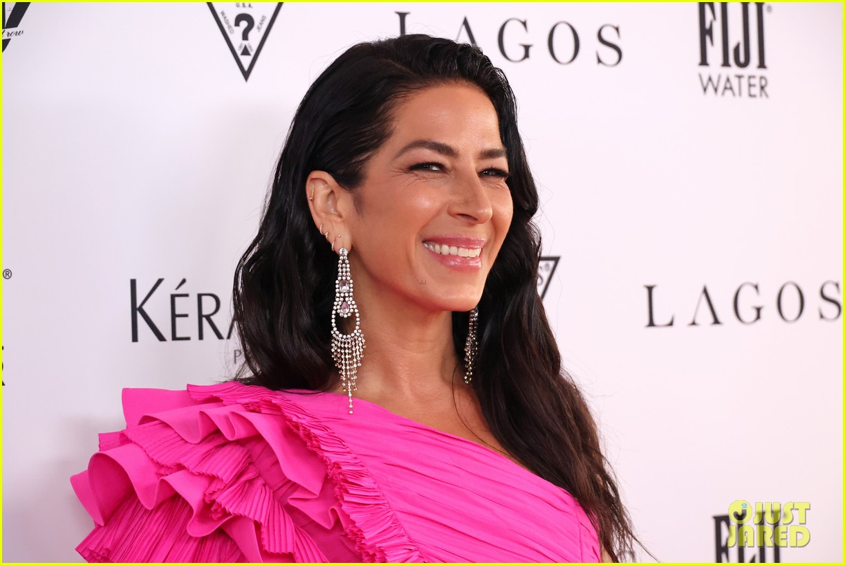 Rihanna Makes Surprise Appearance at Daily Front Row Fashion Media ...