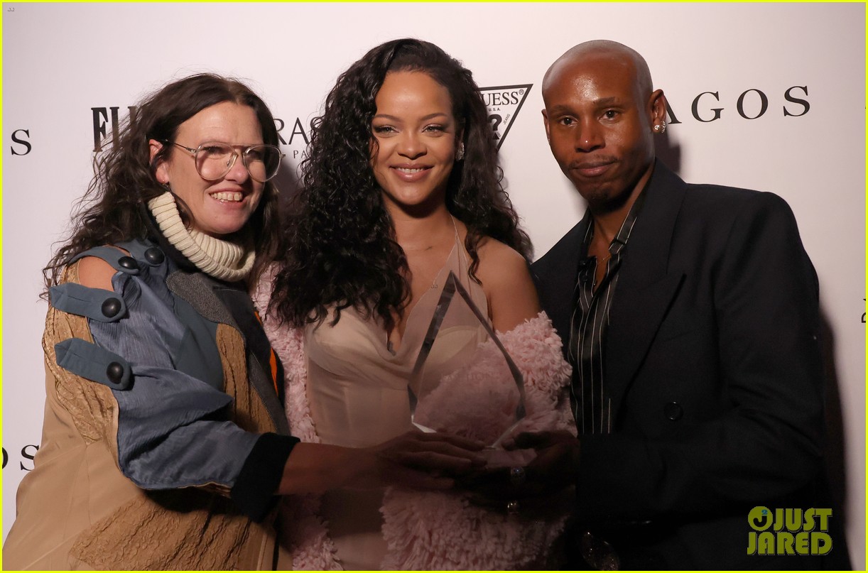 Rihanna Makes Surprise Appearance at Daily Front Row Fashion Media ...