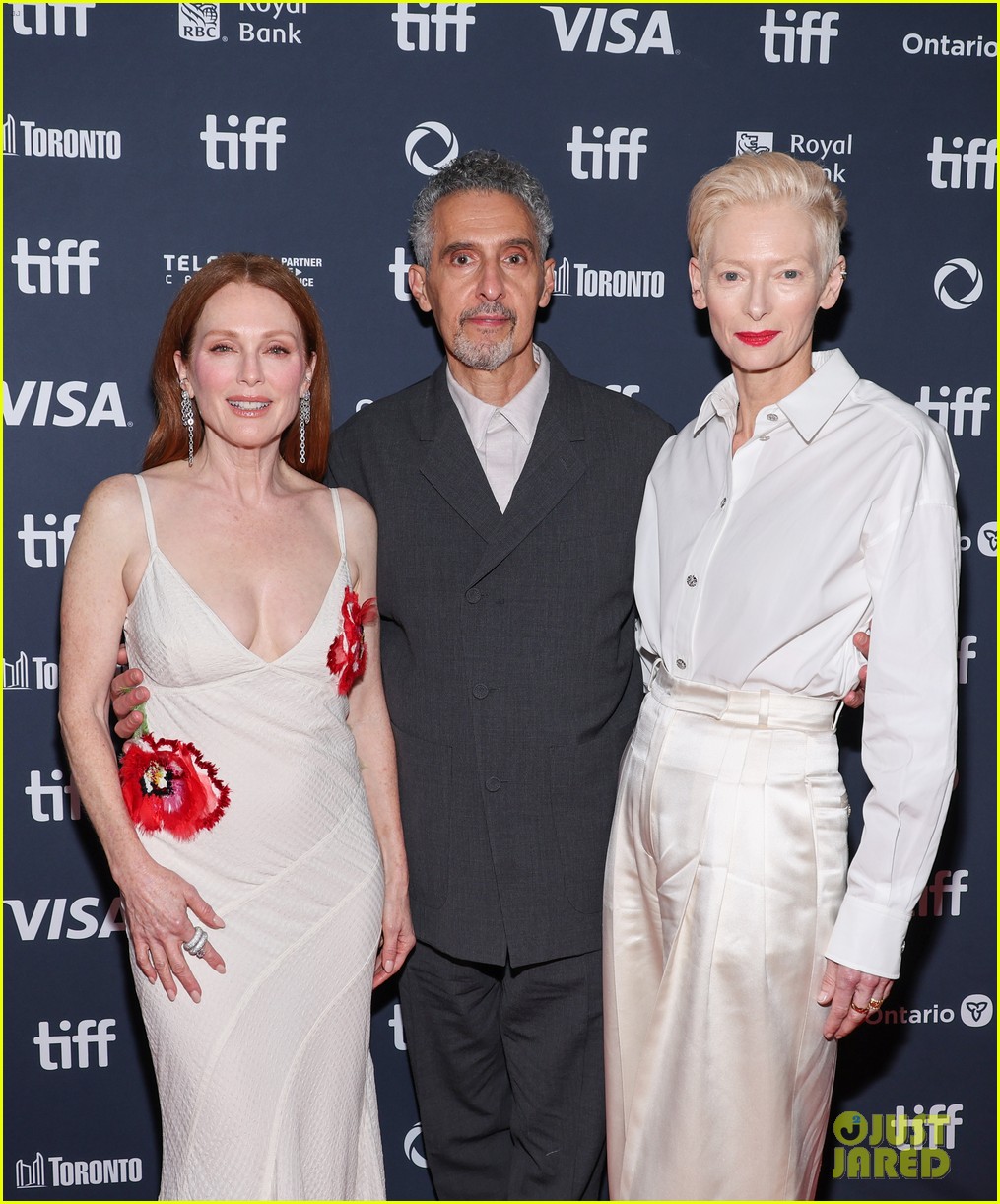 Tilda Swinton & Julianne Moore Coordinate Their Looks at 'Room Next ...