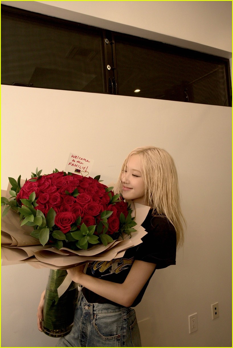 BLACKPINK's Rosé Signs Deal With Atlantic Records, Reveals Finsta ...