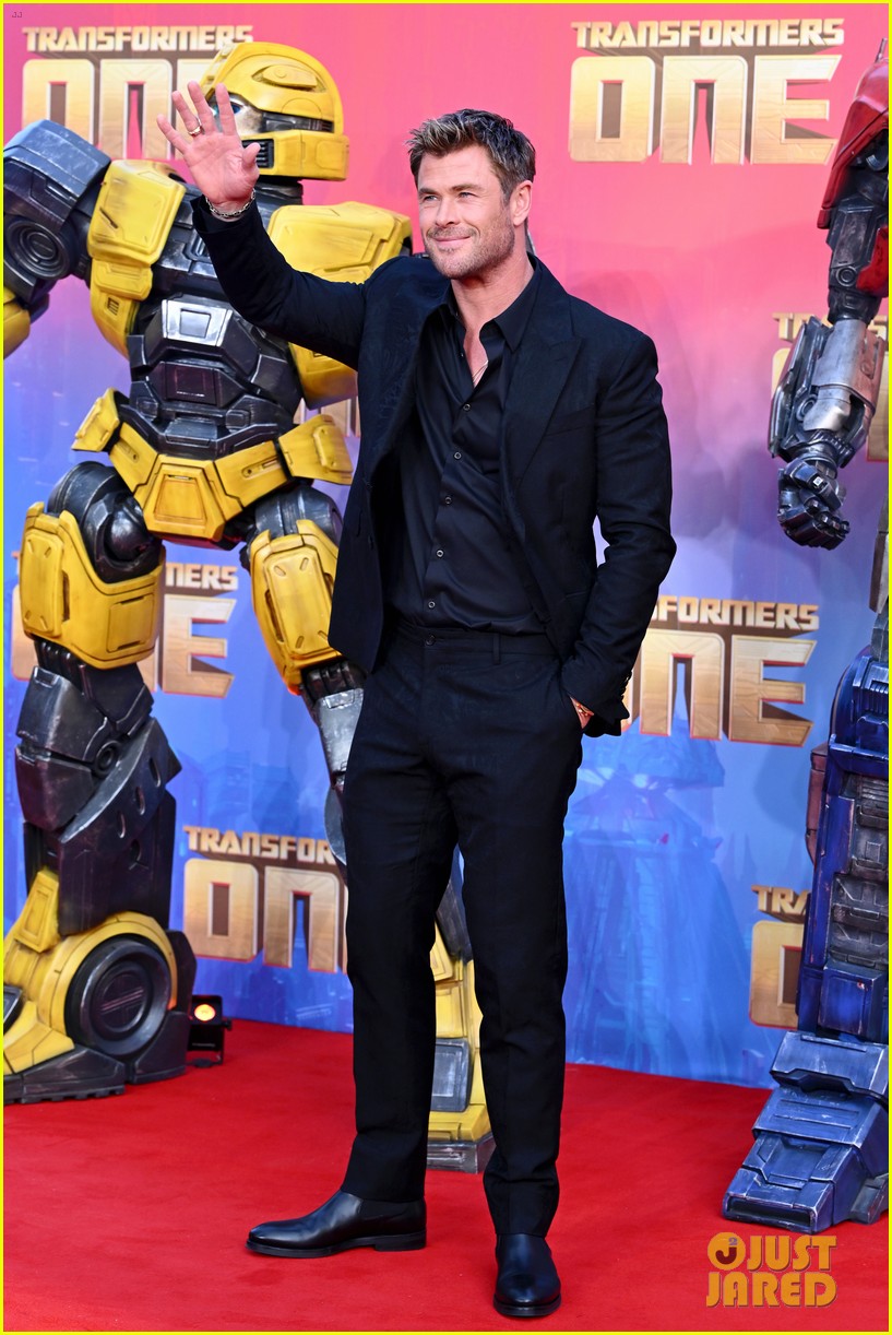 Scarlett Johansson Joins Chris Hemsworth & Brian Tyree Henry at 'Transformers One' Premiere in ...