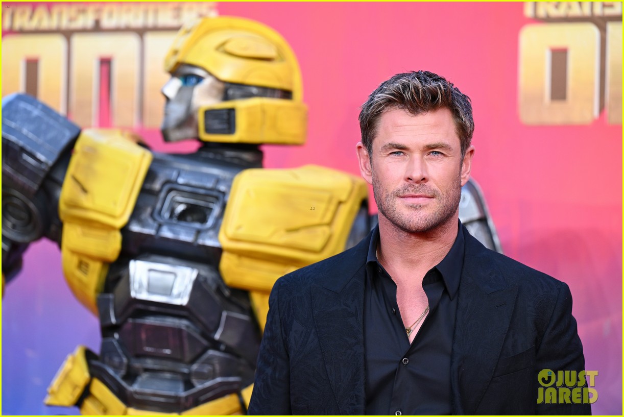 Scarlett Johansson Joins Chris Hemsworth & Brian Tyree Henry at 'Transformers One' Premiere in ...