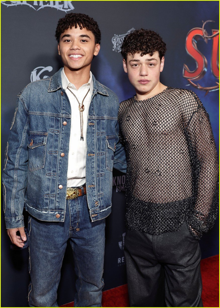 Selena Gomez Supports David Henrie at Premiere For His New Directorial ...