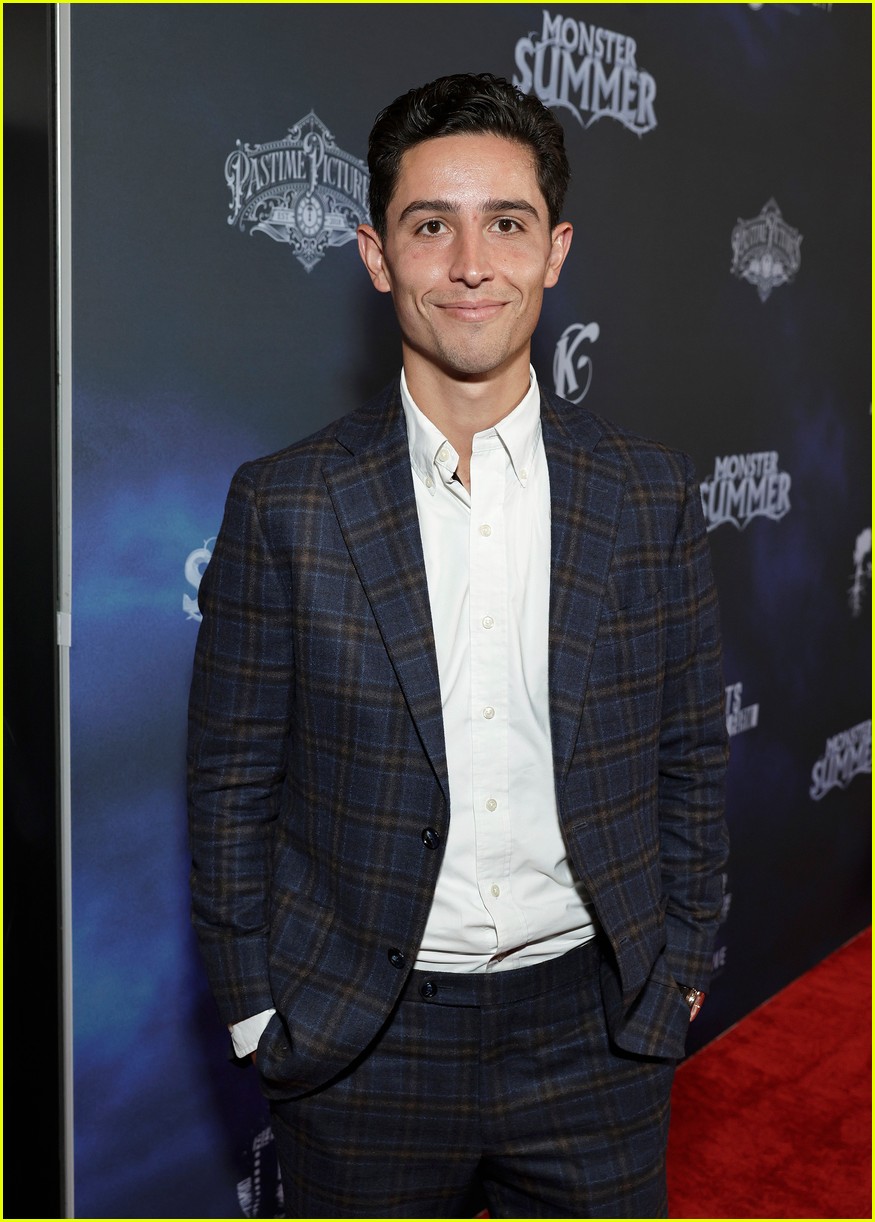 Selena Gomez Supports David Henrie at Premiere For His New Directorial ...