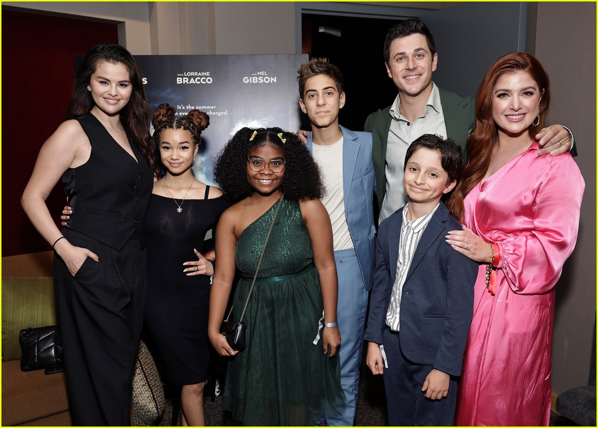 Selena Gomez Supports David Henrie at Premiere For His New Directorial ...