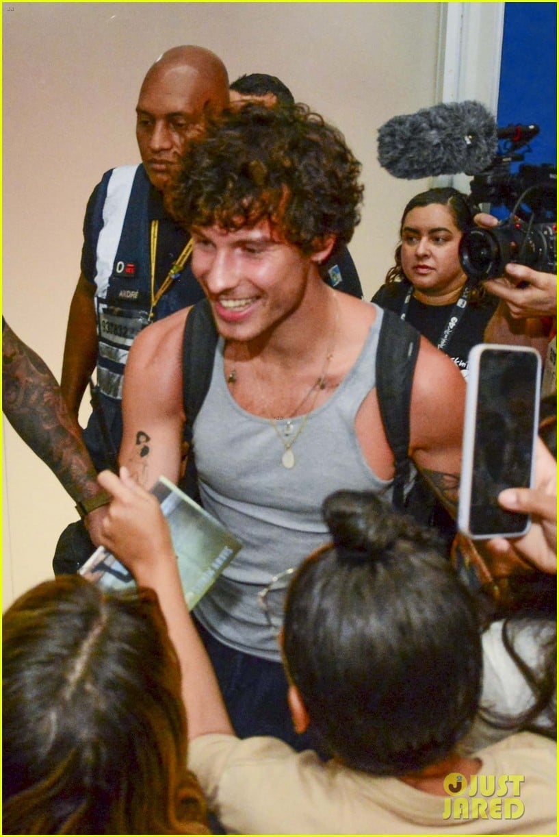 Shawn Mendes Touches Down in Rio, Chills Shirtless by the Pool at His ...