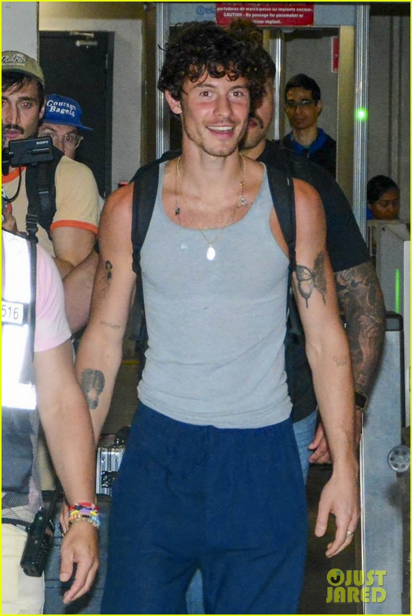 Shawn Mendes Touches Down in Rio, Chills Shirtless by the Pool at His ...