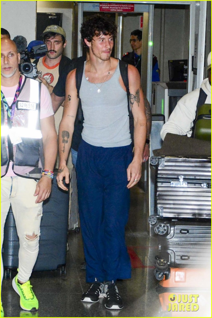 Shawn Mendes Touches Down in Rio, Chills Shirtless by the Pool at His ...
