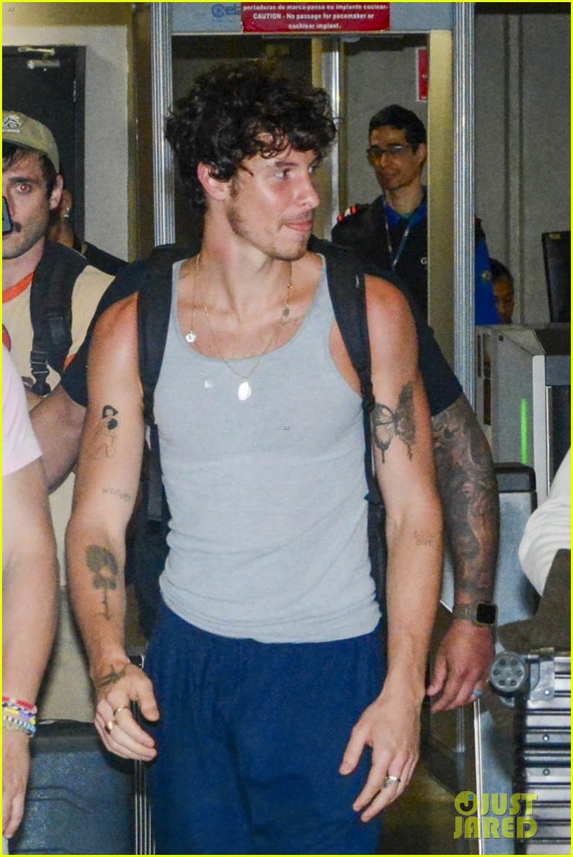 Shawn Mendes Touches Down in Rio, Chills Shirtless by the Pool at His ...
