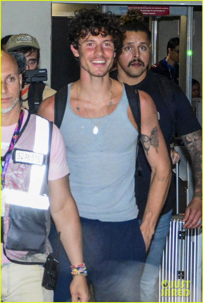 Shawn Mendes Touches Down in Rio, Chills Shirtless by the Pool at His ...