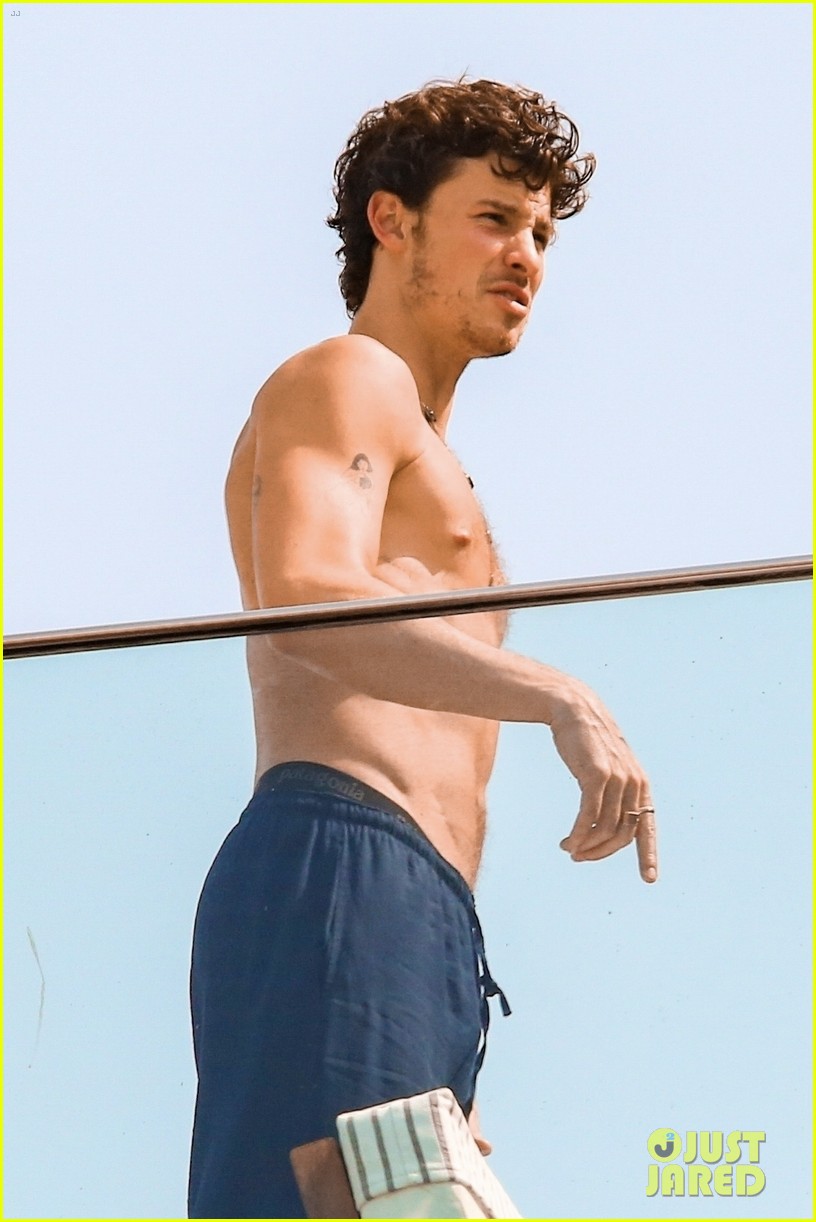 Shawn Mendes Touches Down in Rio, Chills Shirtless by the Pool at His ...