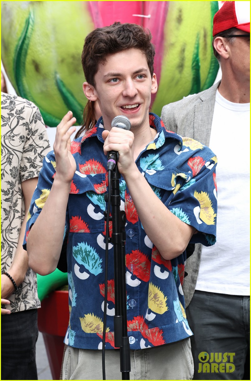 Sarah Hyland Performs 'Little Shop' Song in Times Square, Reveals Next ...