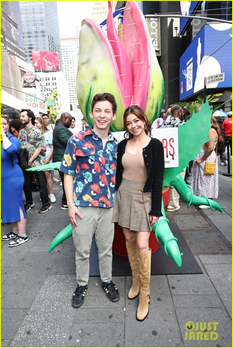 Sarah Hyland Performs 'Little Shop' Song in Times Square, Reveals Next ...