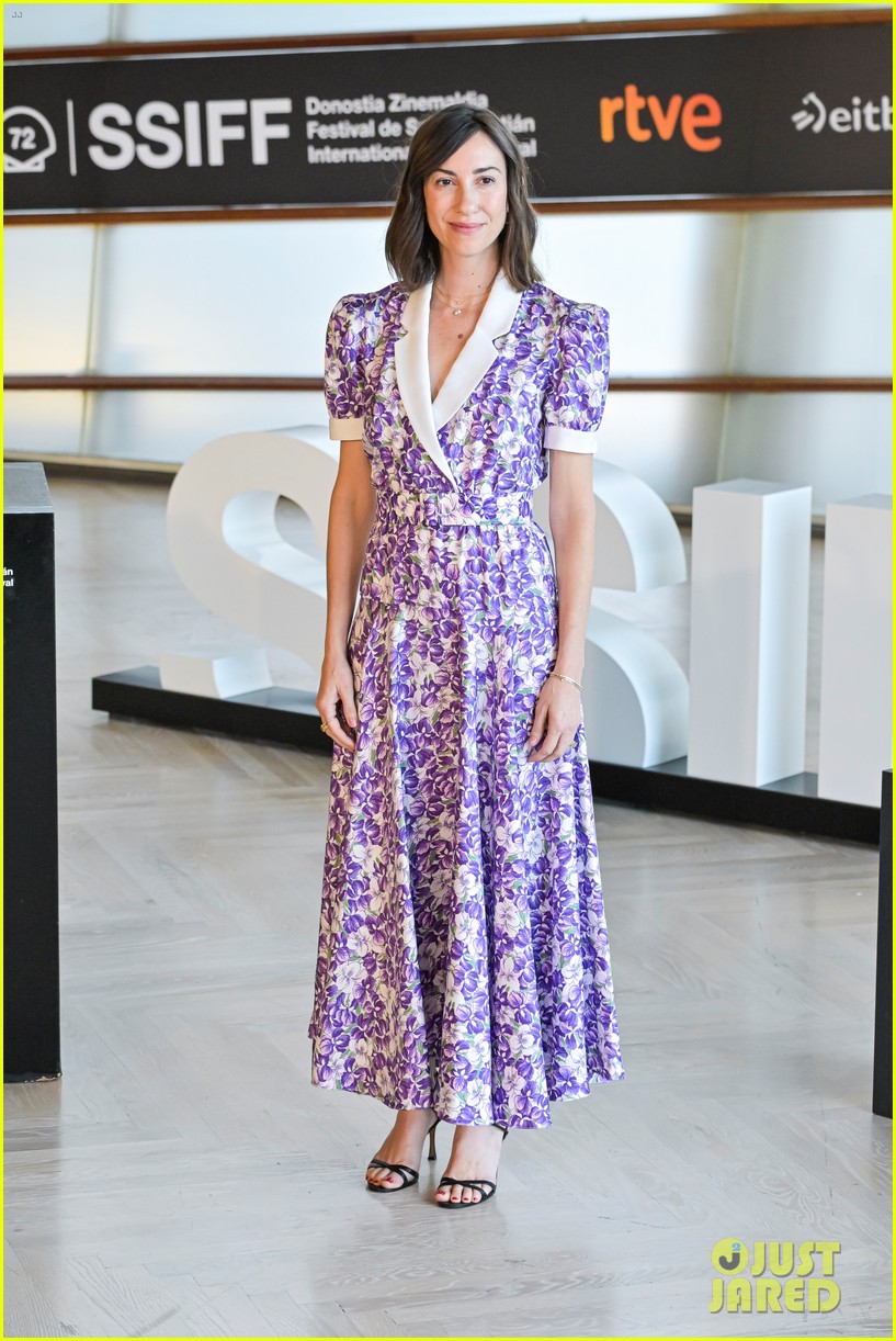 Pamela Anderson Goes Pretty in Pink for 'The Last Showgirl' Premiere at ...