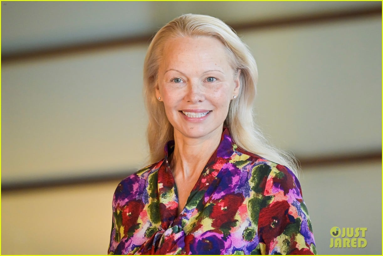 Pamela Anderson Goes Pretty in Pink for 'The Last Showgirl' Premiere at ...