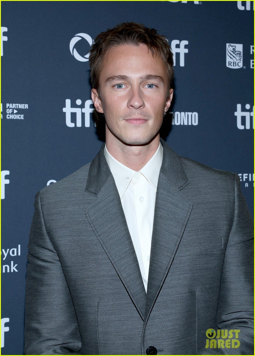 Drew Starkey Says 'Outer Banks' Was Just as Intimidating as 'Queer' Set ...