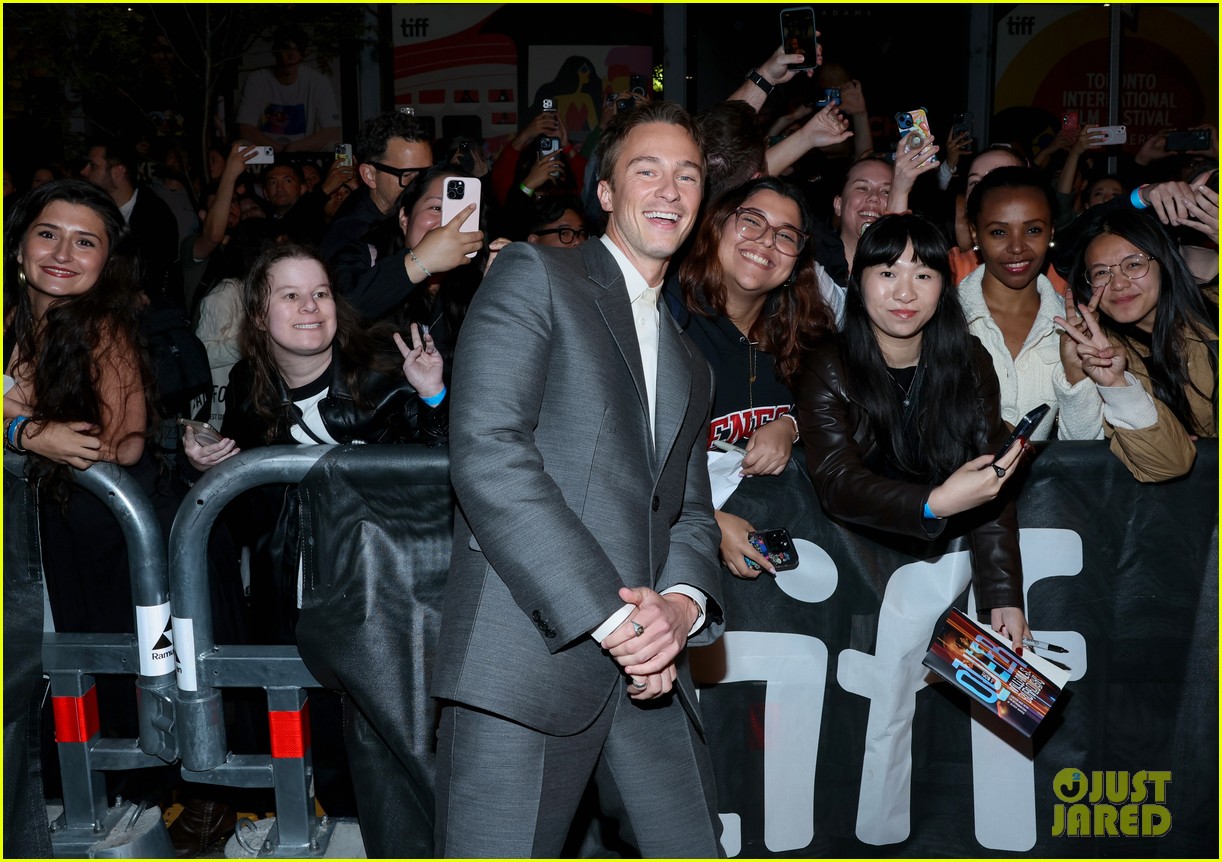 Drew Starkey Says 'Outer Banks' Was Just as Intimidating as 'Queer' Set ...