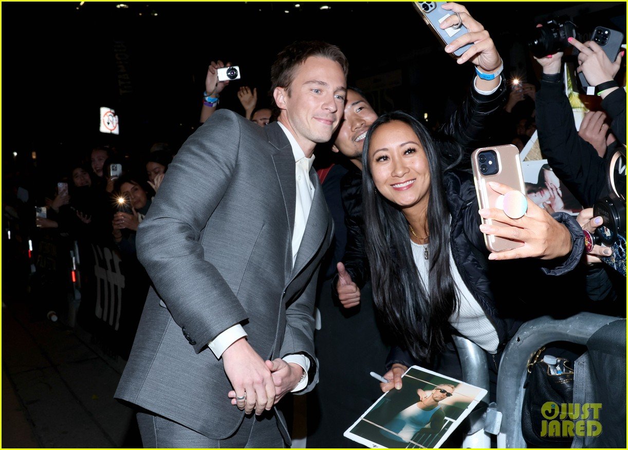 Drew Starkey Says 'Outer Banks' Was Just as Intimidating as 'Queer' Set ...