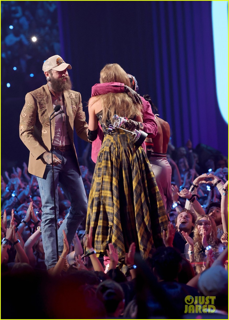 Taylor Swift Remembers 9/11 in First VMAs Acceptance Speech, Says ...