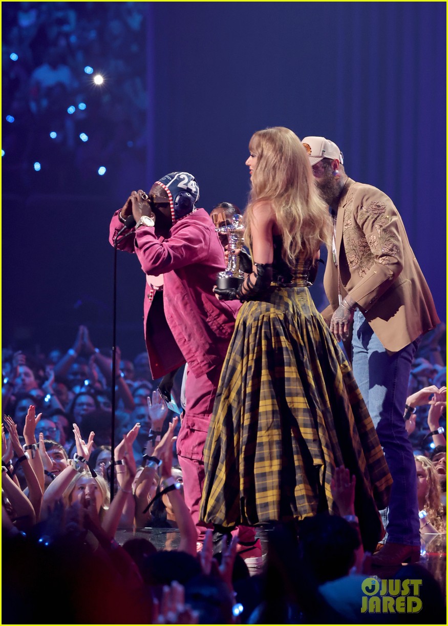 Taylor Swift Remembers 9/11 in First VMAs Acceptance Speech, Says ...