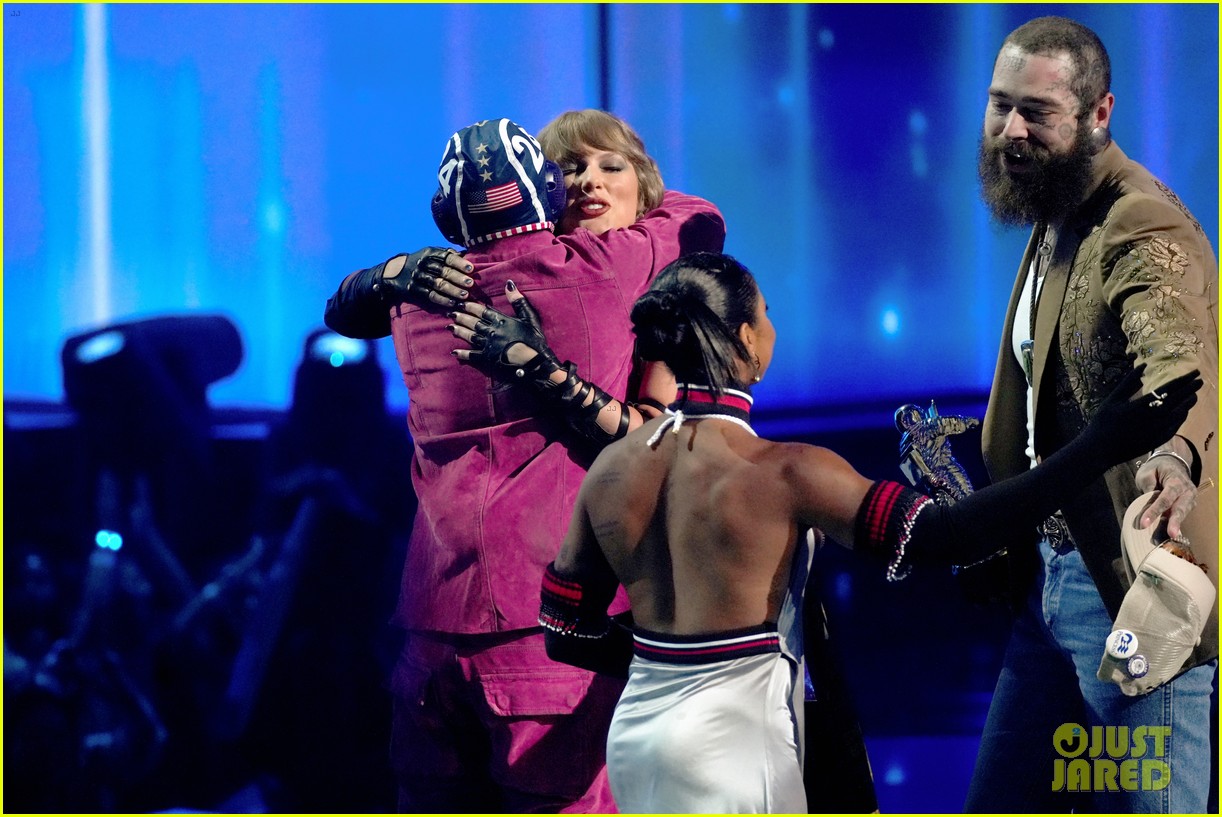 Taylor Swift Remembers 9/11 in First VMAs Acceptance Speech, Says ...