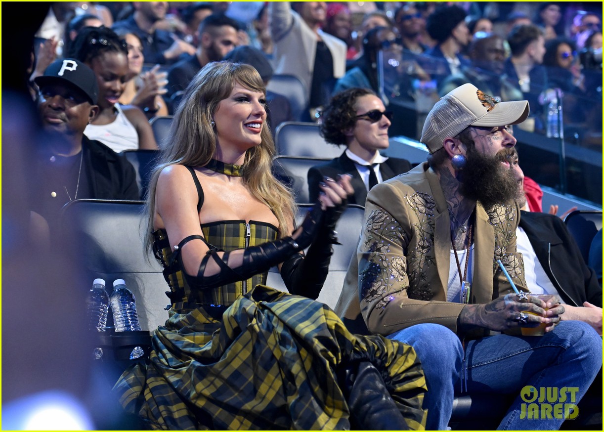 Who Is Taylor Swift Sitting Next to at VMAs 2024? All of Her Seatmates ...