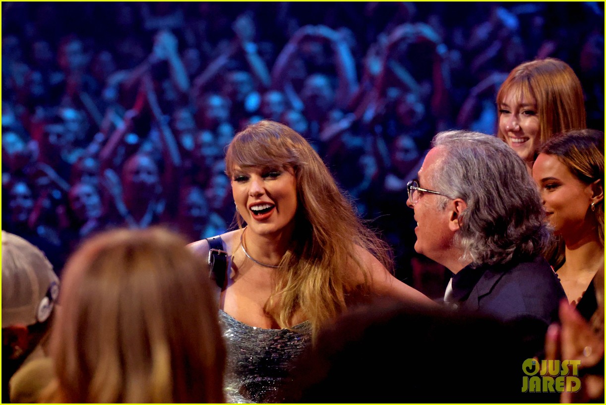 Taylor Swift Thanks Boyfriend Travis Kelce for His 'Magic' During VMAs Speech, Breaks Beyonce's ...