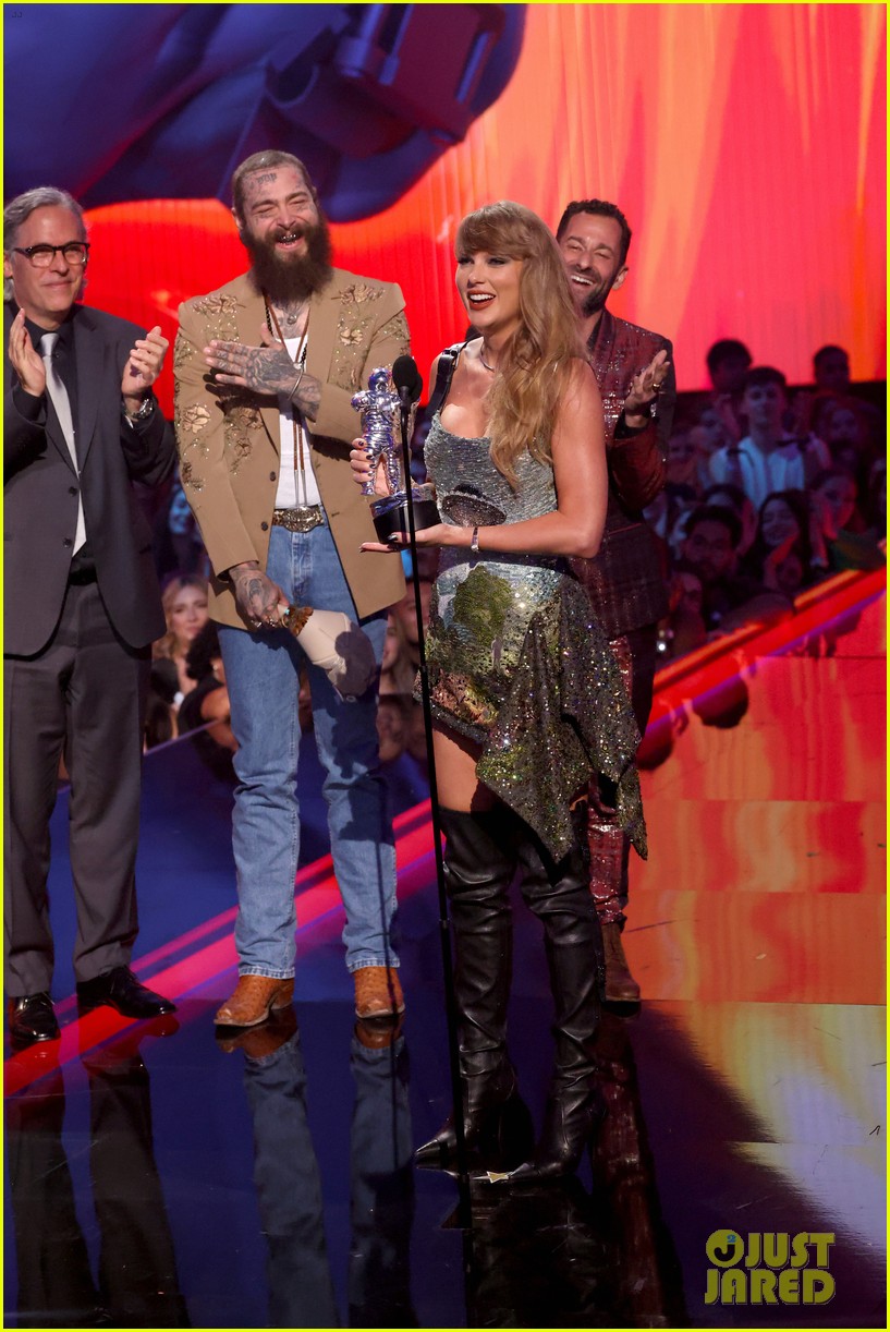 Taylor Swift Thanks Boyfriend Travis Kelce for His 'Magic' During VMAs Speech, Breaks Beyonce's ...