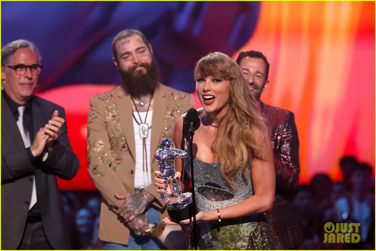 Taylor Swift Thanks Boyfriend Travis Kelce for His 'Magic' During VMAs Speech, Breaks Beyonce's ...