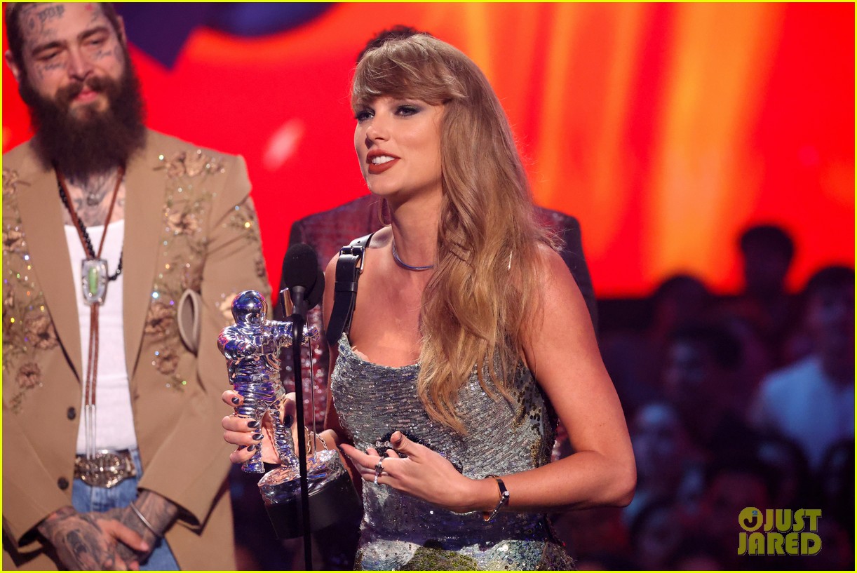 Taylor Swift Thanks Boyfriend Travis Kelce for His 'Magic' During VMAs Speech, Breaks Beyonce's ...