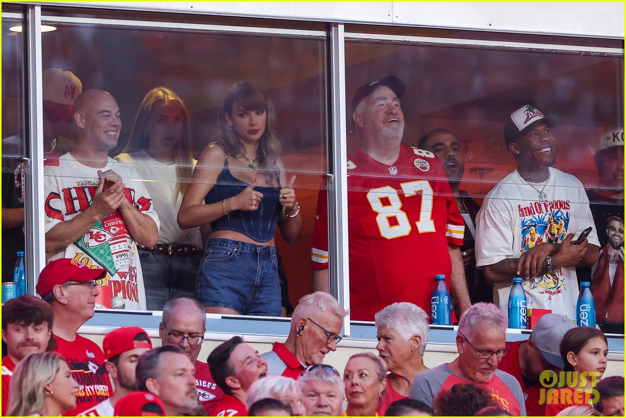 Inside Taylor Swift's Suite at Chiefs-Ravens Game: Who's She Sitting ...