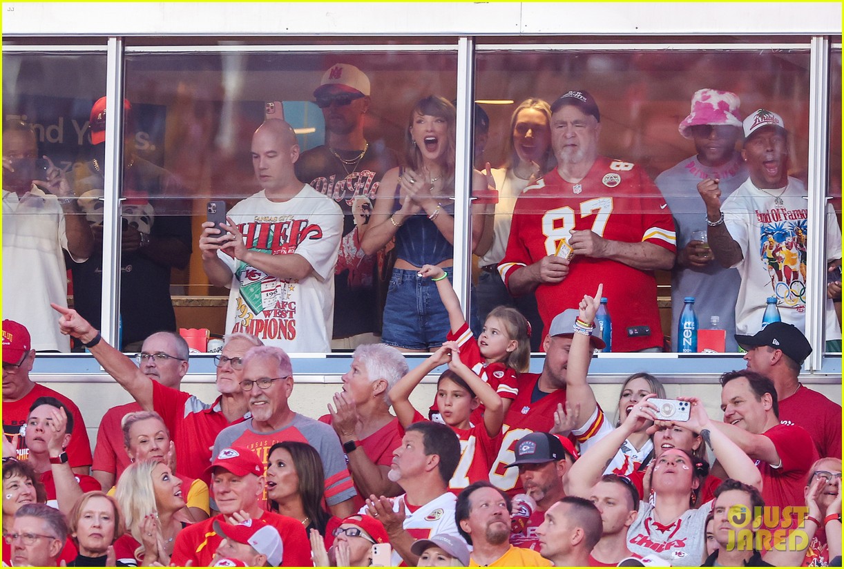 Inside Taylor Swift's Suite at Chiefs-Ravens Game: Who's She Sitting ...