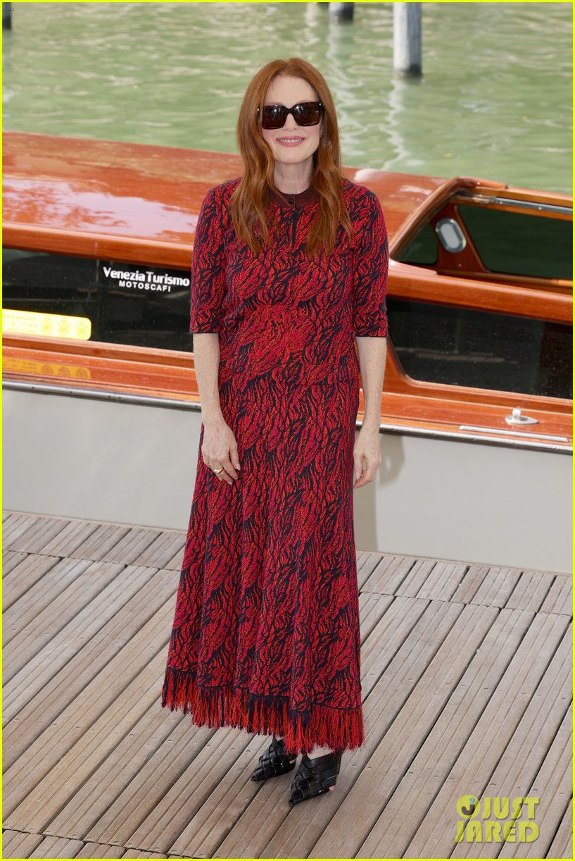 Julianne Moore & Tilda Swinton Hold Hands at 'The Room Next Door ...