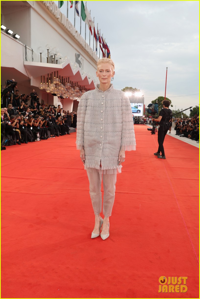 Julianne Moore & Tilda Swinton Hold Hands at 'The Room Next Door ...