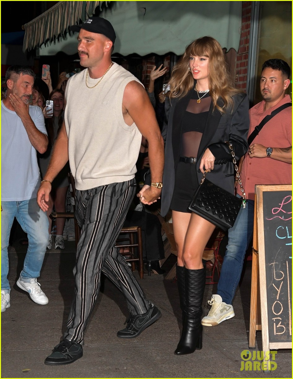 Taylor Swift & Travis Kelce Hold Hands While Leaving Pizza Date Night in NYC: Photo 5070756 ...