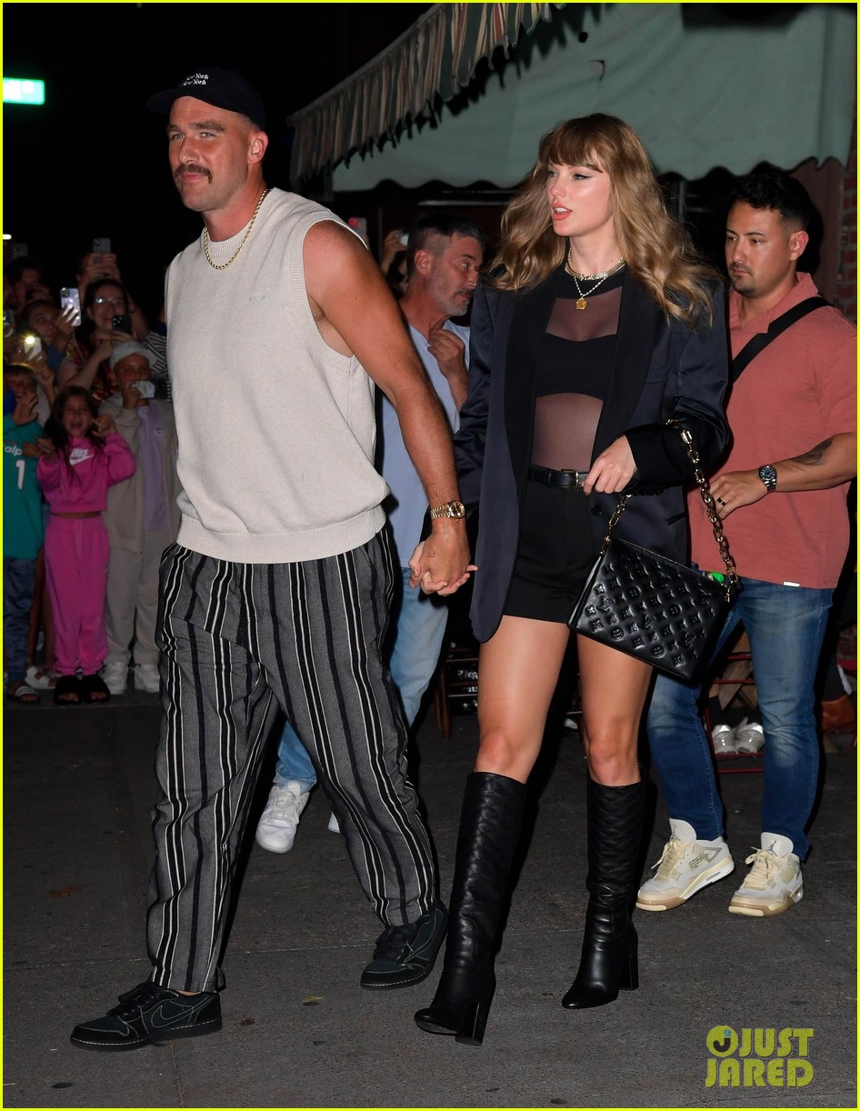 Taylor Swift & Travis Kelce Hold Hands While Leaving Pizza Date Night in NYC: Photo 5070758 ...