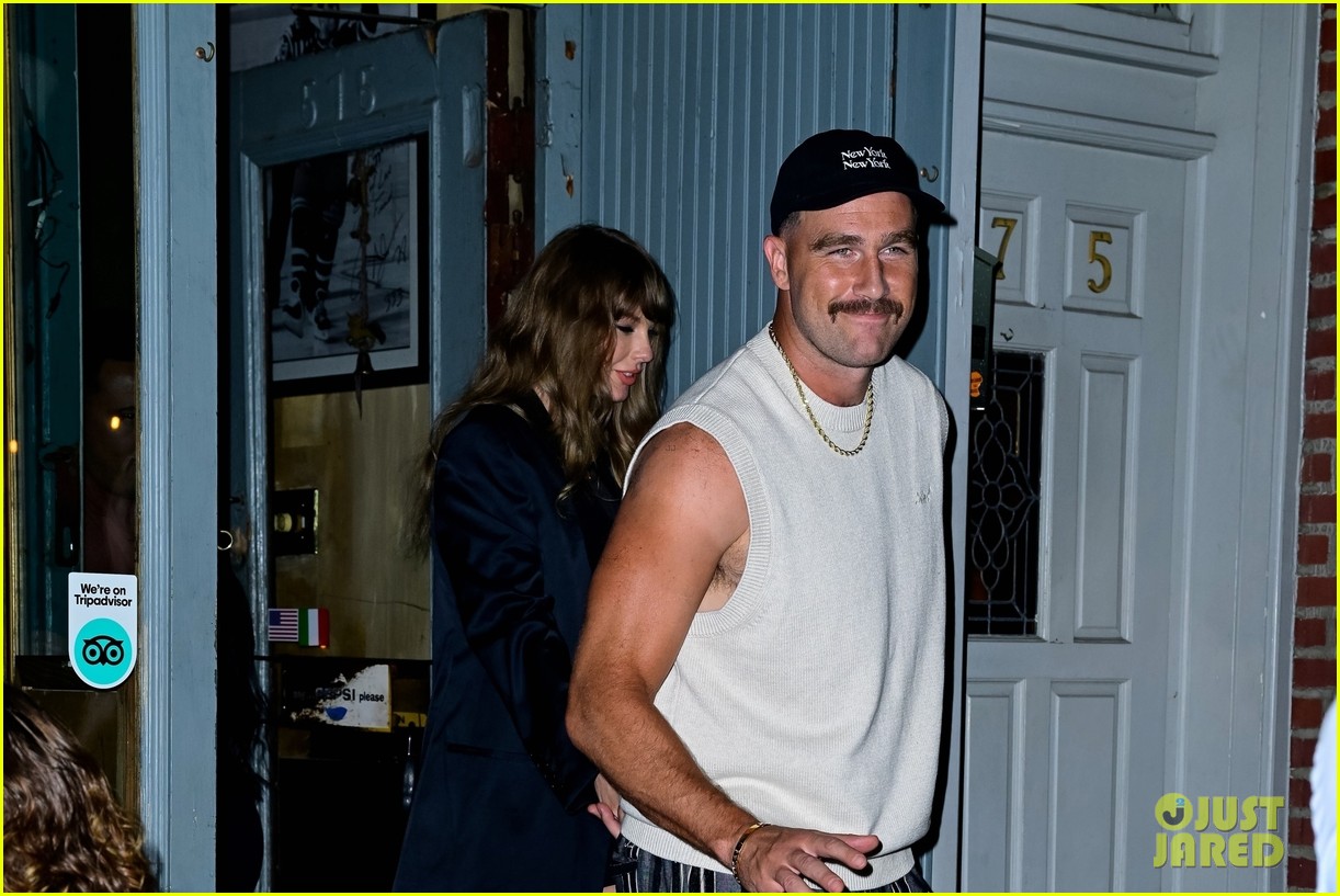 Taylor Swift & Travis Kelce Hold Hands While Leaving Pizza Date Night in NYC: Photo 5070759 ...
